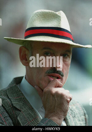STEVE NORTON RACE HORSE TRAINER 19 August 1994 Stock Photo - Alamy