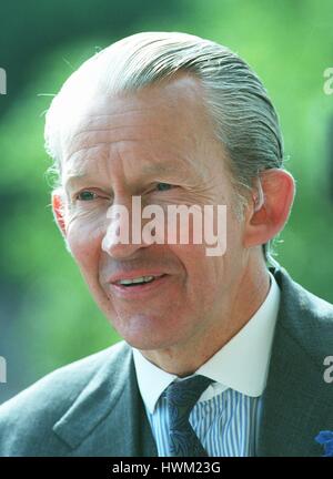 JULIAN WILSON RACING COMMENTATOR 28 June 1995 Stock Photo - Alamy