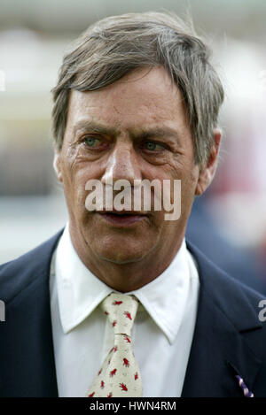 HENRY CECIL RACE HORSE TRAINER 27 April 1995 Stock Photo - Alamy