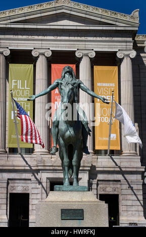 Statue at museum Stock Photo - Alamy