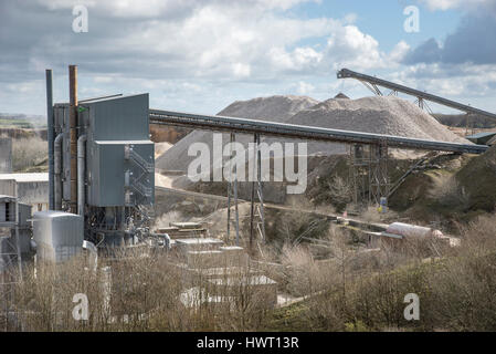 Working limestone quarry near Buxton, Derbyshire, England Stock Photo ...