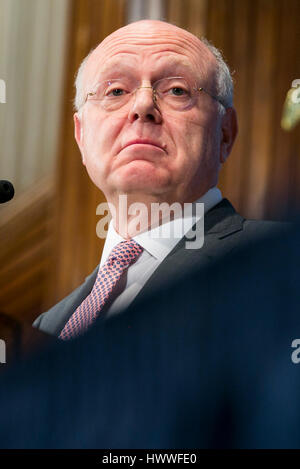 Ian Read, Chairman and CEO of Pfizer arrives at the White House Stock ...