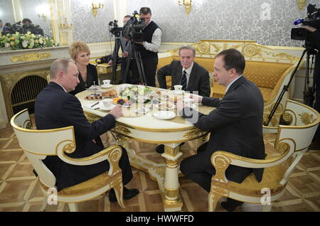 President Vladimir Putin drinking tea at the home of Sergei Mikhalkov ...