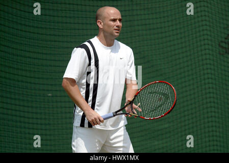 ANDRE AGASSI USA WIMBLEDON LONDON ENGLAND 26 June 2003 Stock Photo - Alamy