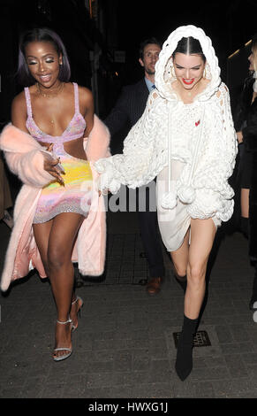 Kendall Jenner enjoys a night out with Bella Hadid, Stella Maxwell ...