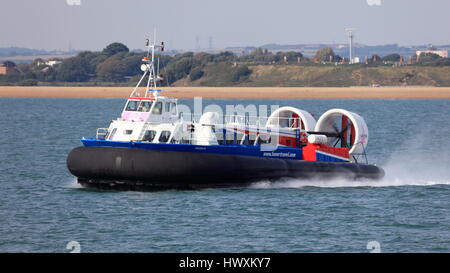 Hovercraft Freedom 90 passenger ferry service between Southsea to Ryde ...