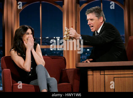 Actress Teri Hatcher, left, chats with host Craig Ferguson during a ...