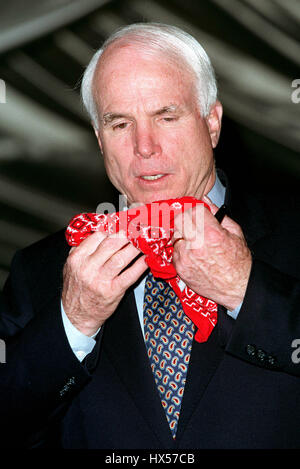 JOHN MCCAIN 2000 US PRESIDENTIAL CANDIDATE 22 February 2000 Stock Photo ...