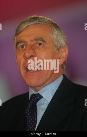 Foreign Secretary Jack Straw (left) with his Danish counterpart Per ...