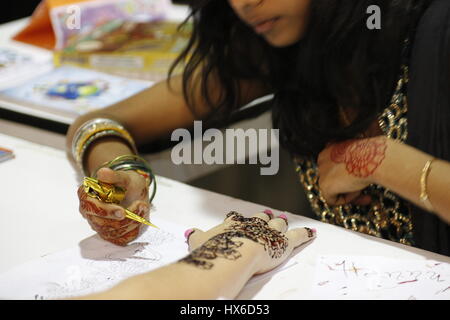 Woman applying henna on female foot Stock Photo - Alamy