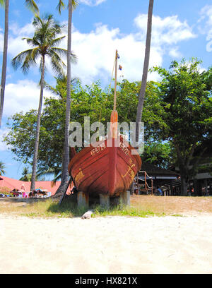 Wooden Boat Park At The Beach Stock Photo - Alamy