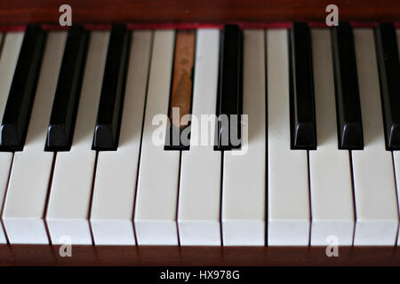 A broken piano key Stock Photo - Alamy