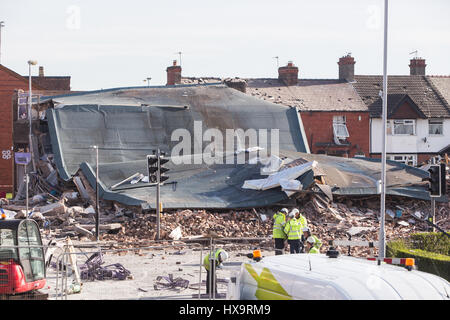 New Ferry, Wirral, UK. 26th March 2017. Photo shows the aftermath of a ...