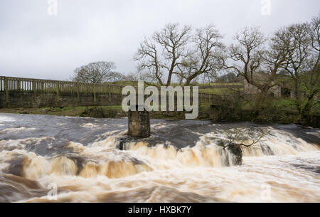 Bridge over Linton falls in Wharfedale Stock Photo - Alamy