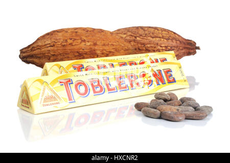 Toblerone with cocoa fruit, Toblerone mit Kakaofrucht Stock Photo - Alamy