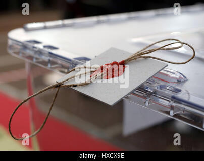 Huerth, Germany. 27th Mar, 2017. Women cast their ballot for the ...