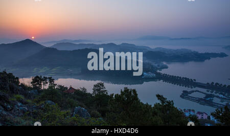 Ningbo, Ningbo, China. 27th Mar, 2017. Spring scenery of Dongqian Lake ...