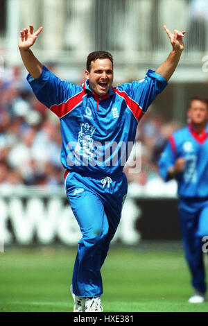 MARK EALHAM ENGLAND & KENT CCC 29 May 1999 Stock Photo - Alamy