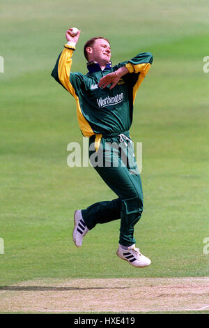 MATTHEW DOWMAN NOTTINGHAMSHIRE CCC 09 May 1999 Stock Photo - Alamy