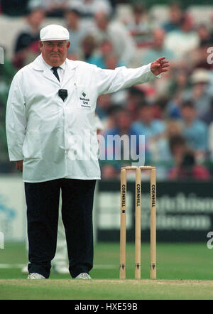 DAVID SHEPHERD CRICKET UMPIRE 25 May 1994 Stock Photo - Alamy