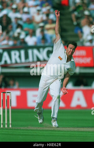 DEREK PRINGLE ENGLAND & ESSEX CCC 16 November 1992 Stock Photo - Alamy