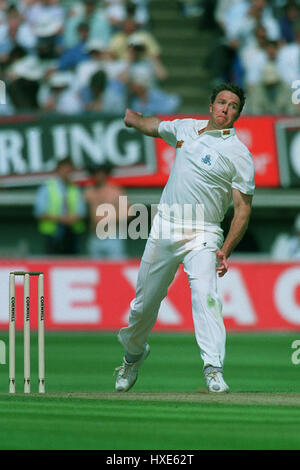 DEREK PRINGLE ENGLAND & ESSEX CCC 10 July 1993 Stock Photo - Alamy