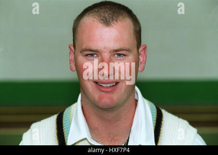 MATTHEW DOWMAN DERBYSHIRE CCC 19 April 2000 Stock Photo - Alamy
