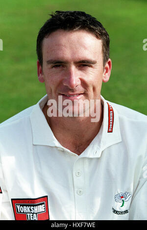 GAVIN HAMILTON YORKSHIRE CCC 13 April 2000 Stock Photo - Alamy