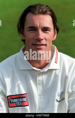 RICHARD BLAKEY YORKSHIRE CCC 13 April 2000 Stock Photo - Alamy