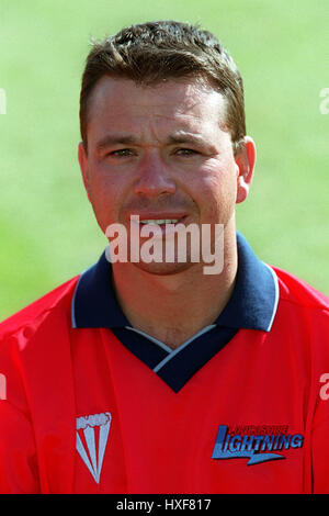 WARREN HEGG LANCASHIRE CCC 05 April 2000 Stock Photo - Alamy