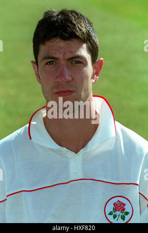 MIKE SMETHURST LANCASHIRE CCC 05 April 2000 Stock Photo - Alamy