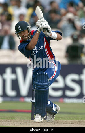 VIKRAM SOLANKI ENGLAND OLD TRAFFORD MANCHESTER ENGLAND 03 July 2003 ...