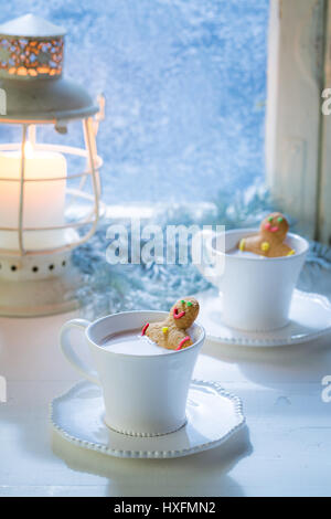 Sweet two gingerbread man relaxing for Christmas Stock Photo - Alamy