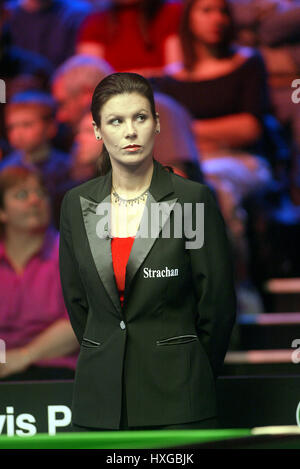 Snooker referee Michaela Tabb Stock Photo - Alamy