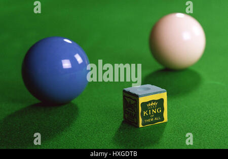 BALLS & CHALK SNOOKER 30 November 1994 Stock Photo - Alamy