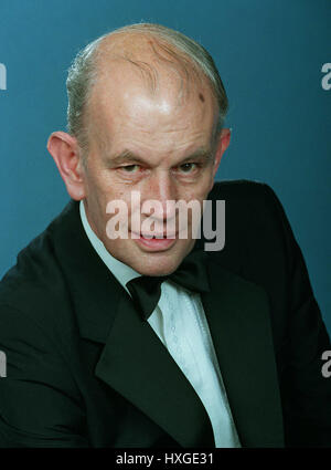 JOHN WILLIAMS REFEREE 29 November 1994 Stock Photo - Alamy