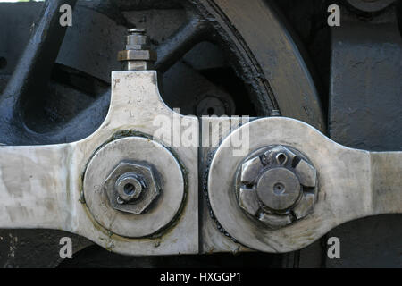 Close-up view of locomotive coupling rods Stock Photo - Alamy