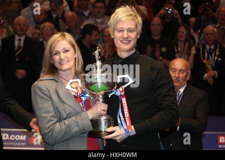 NEIL ROBERTSON & MUM ALISON WORLD SNOOKER CHAMPION THE CRUCIBLE ...