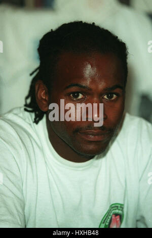 PATRICK MULLINGS SUPER BANTAMWEIGHT BOXER 07 August 1998 Stock Photo ...