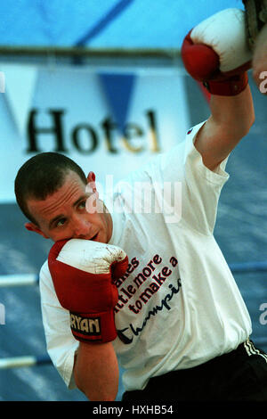 PAUL INGLE TRAINING FEATHERWEIGHT BOXER 07 August 1998 Stock Photo - Alamy