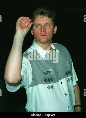 ALAN WARRINER PRO DARTS WDC 16 January 1995 Stock Photo - Alamy