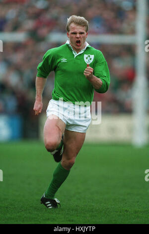 SIMON GEOGHEGAN IRELAND & LONDON IRISH 22 February 1993 Stock Photo - Alamy