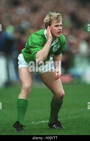 SIMON GEOGHEGAN IRELAND & LONDON IRISH 22 February 1993 Stock Photo - Alamy