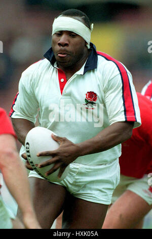 VICTOR UBOGU ENGLAND & BATH RU 13 February 1995 Stock Photo - Alamy