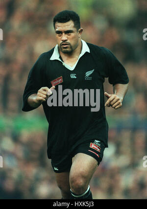 OLO BROWN NEW ZEALAND RU 29 November 1993 Stock Photo - Alamy
