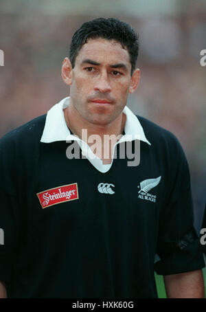 FRANK BUNCE . NEW ZEALAND RU 29 November 1993 Stock Photo - Alamy