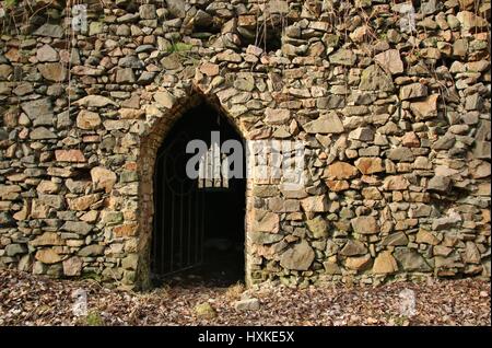 Medieval iron gate in ancient stone wall Stock Photo - Alamy
