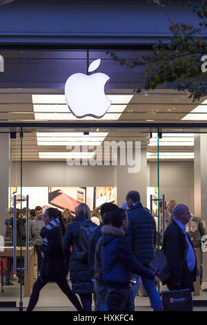 Apple store, Zurich, Switzerland Stock Photo - Alamy