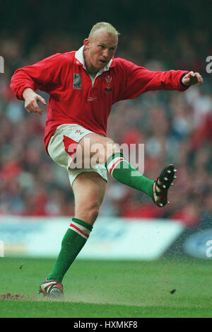 NEIL JENKINS WALES & CARDIFF RU 04 March 2000 Stock Photo - Alamy
