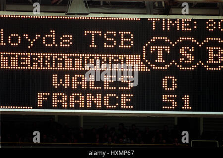 FINAL SCOREBOARD WALES V FRANCE 07 April 1998 Stock Photo - Alamy